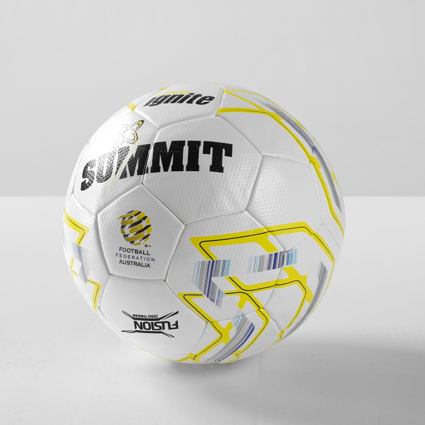 Learn about Soccer Ball Sizes by Age: FIFA Sizes 5, 4, 3 – SUMMITSPORT